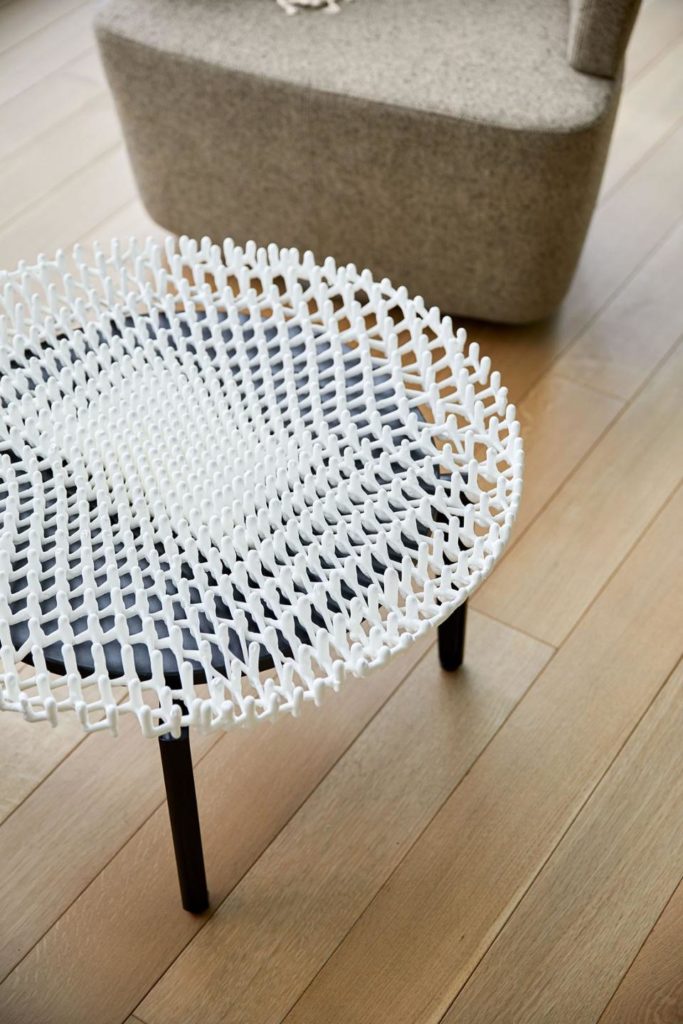 Custom Furniture Built in Minutes: MIT Self-Assembly Lab Teams Up With ...