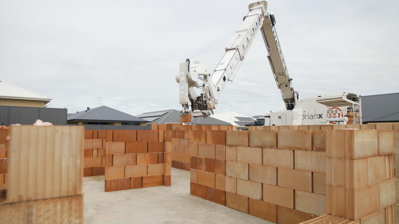 World’s Largest Brick Maker Uses Masonry Robot to Build Brick House ...