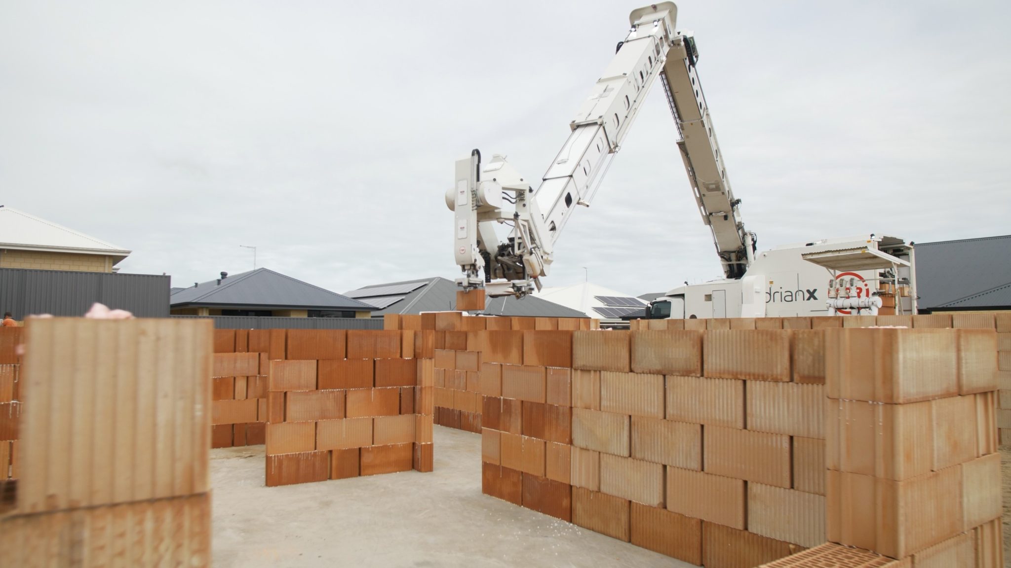 World’s Largest Brick Maker Uses Masonry Robot to Build Brick House ...