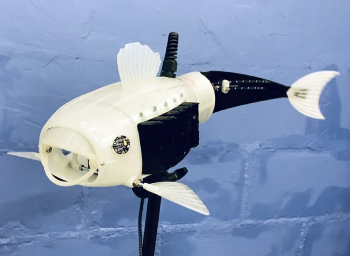 3D Printed Gillbert the Robo-Fish Keeps Waterways Clean by Vacuuming ...